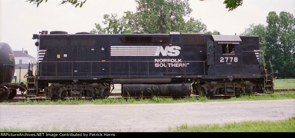 NS 2778 GP38 working a local switch job at 900 Press Street south of Oliver Yard in New Orleans ...